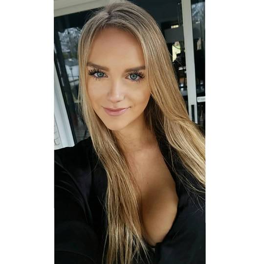 Alex Ann | Scrolller