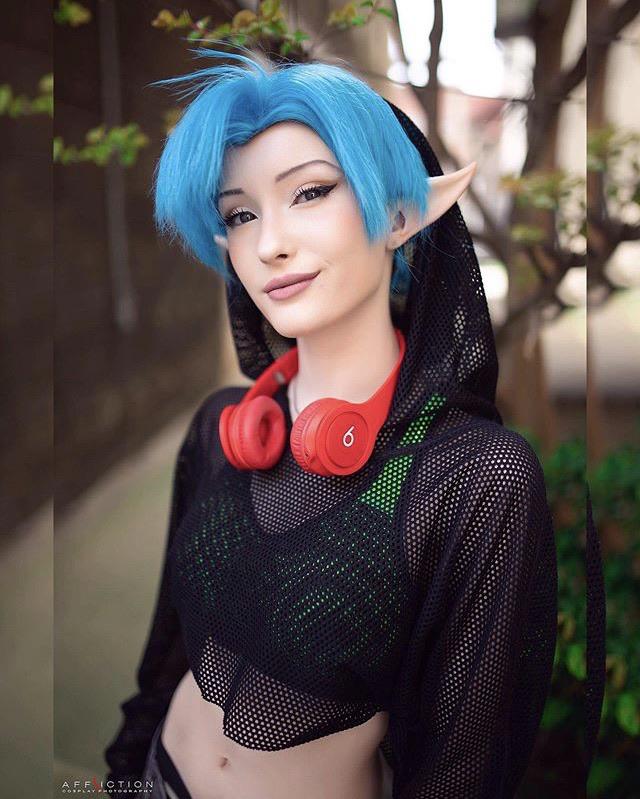 Alex Cosplays in her Modern Elf! Photography by @afflictionphotos | Scrolller