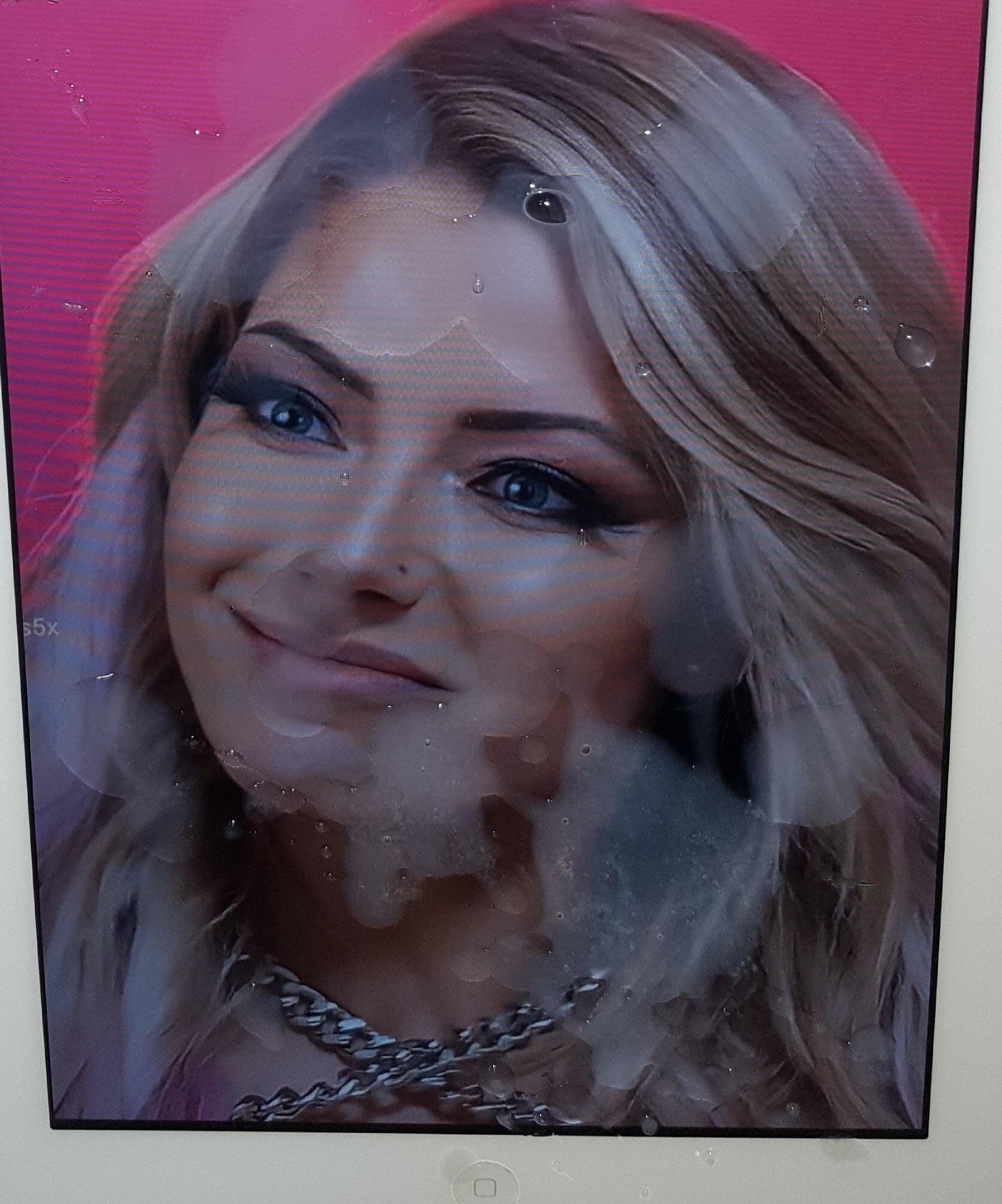Alexa Bliss’ face covered in nut | Scrolller