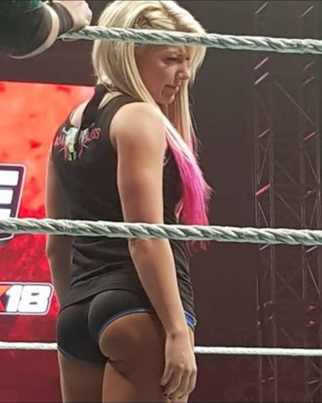 Alexa Bliss hypnotizing booty🔥 | Scrolller
