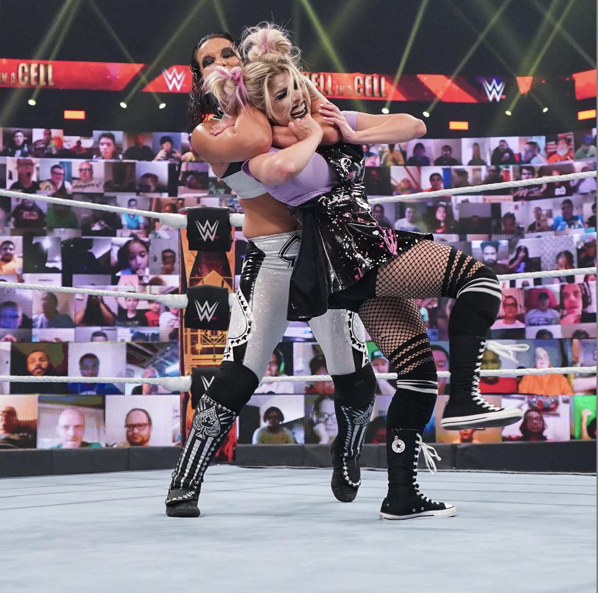 Alexa Bliss in a Kirifuda Clutch! | Scrolller