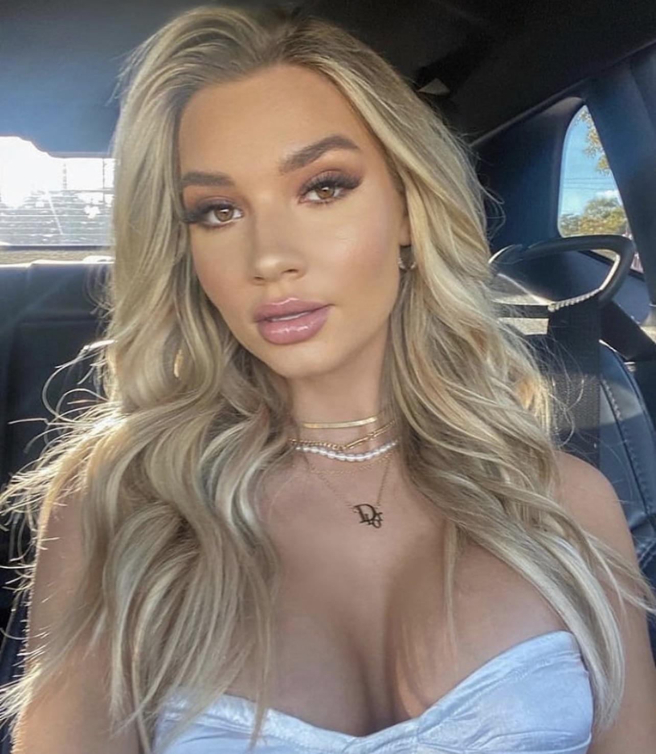 Alexa Collins | Scrolller