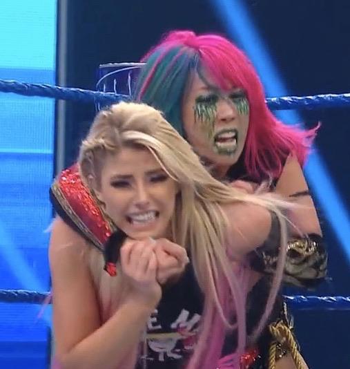 Alexa squirming out of the Asuka lock | Scrolller