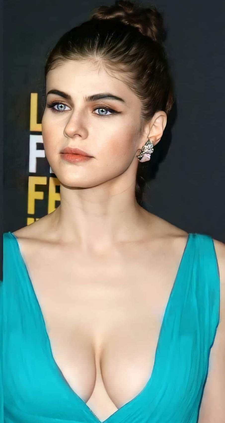 Alexandra Dadarrio and her pretty eyes! | Scrolller