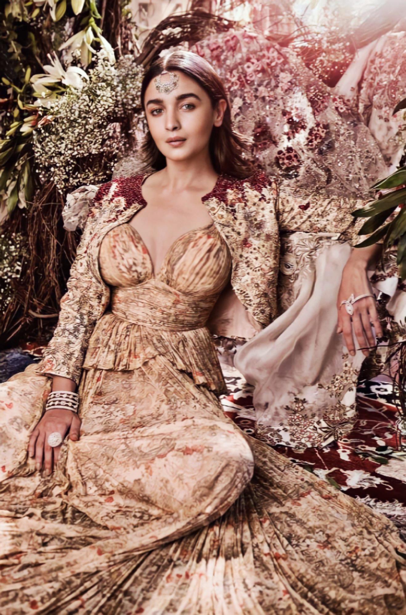 Alia Bhatt | Scrolller