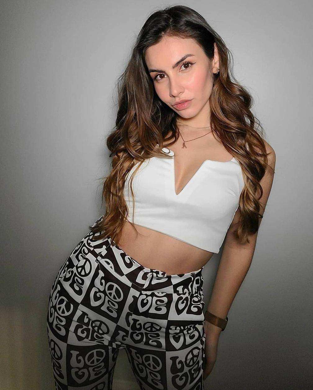 Alicia Atout's intriguing body. | Scrolller