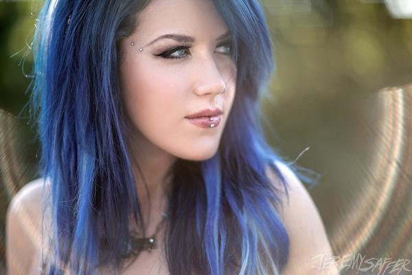 Alissa White-Gluz (of the band Arch Enemy) | Scrolller