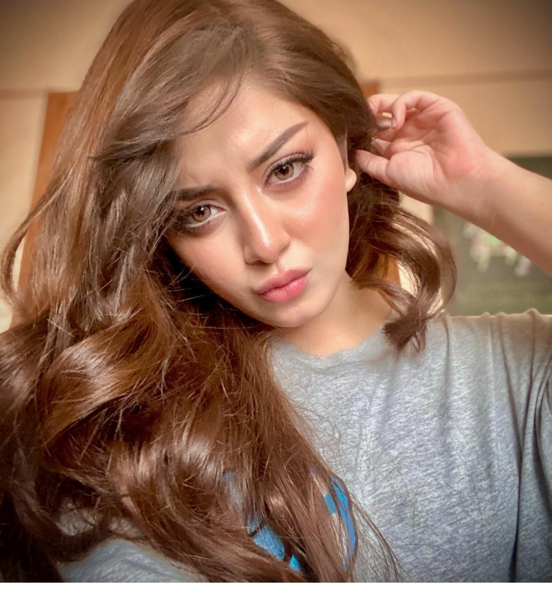 Alizeh Shah | Scrolller