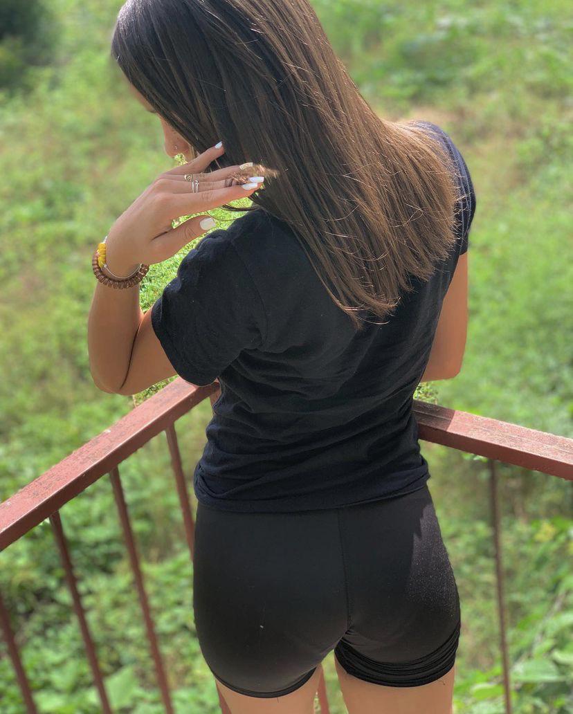 All black | Scrolller