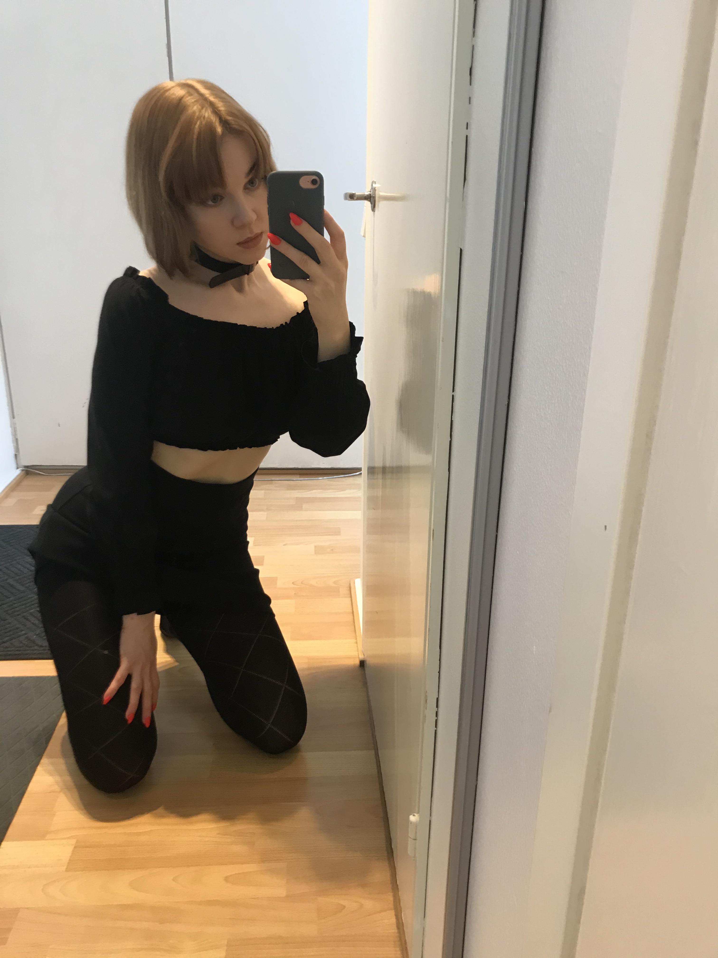 All black | Scrolller