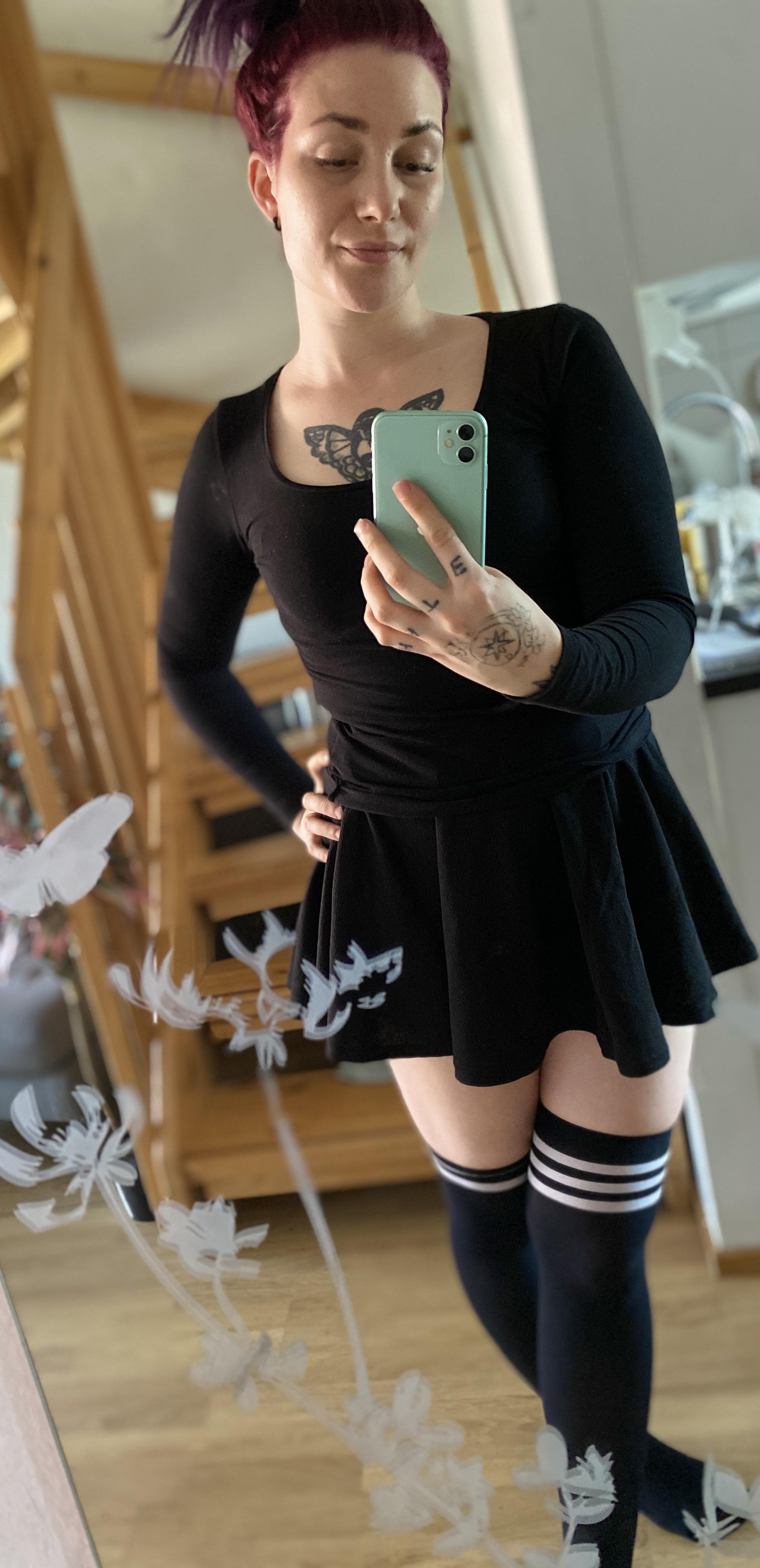 All black | Scrolller