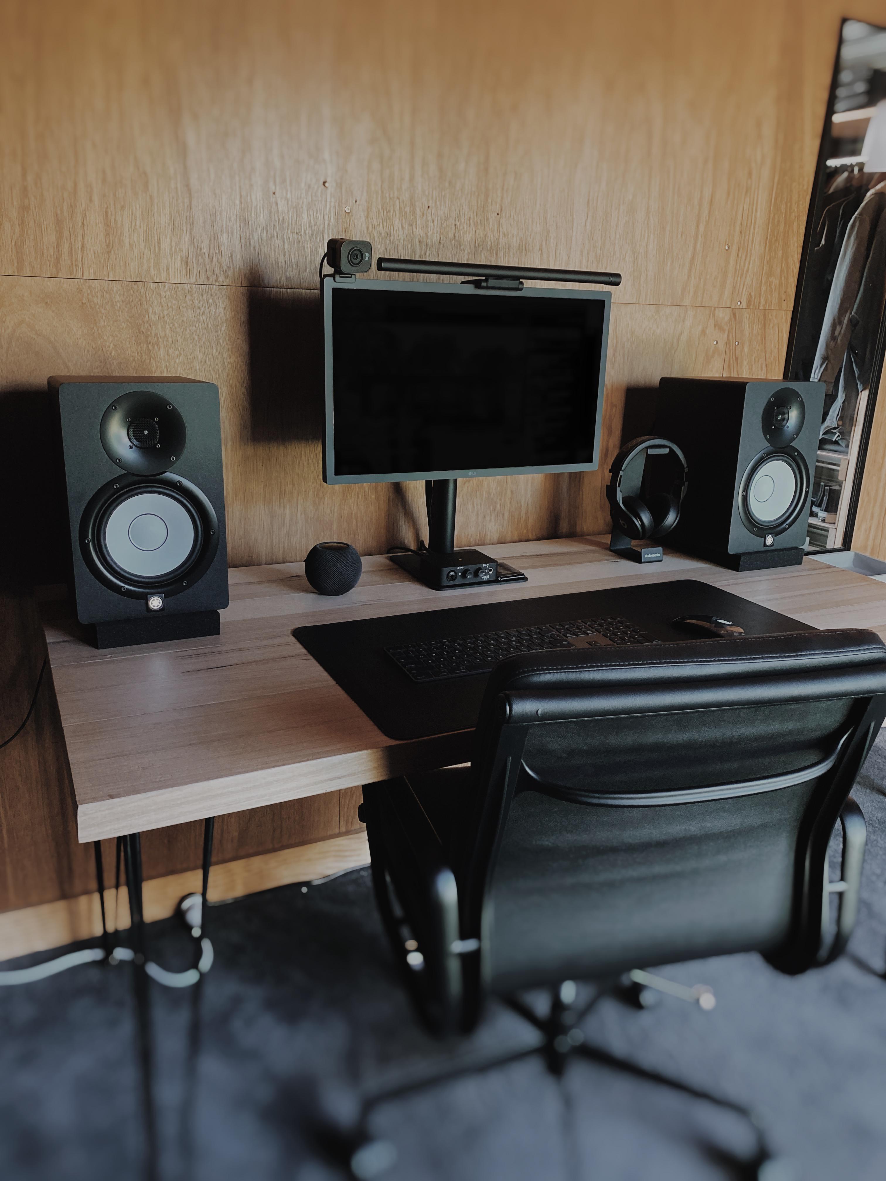 All Black Macbook Pro Setup | Scrolller