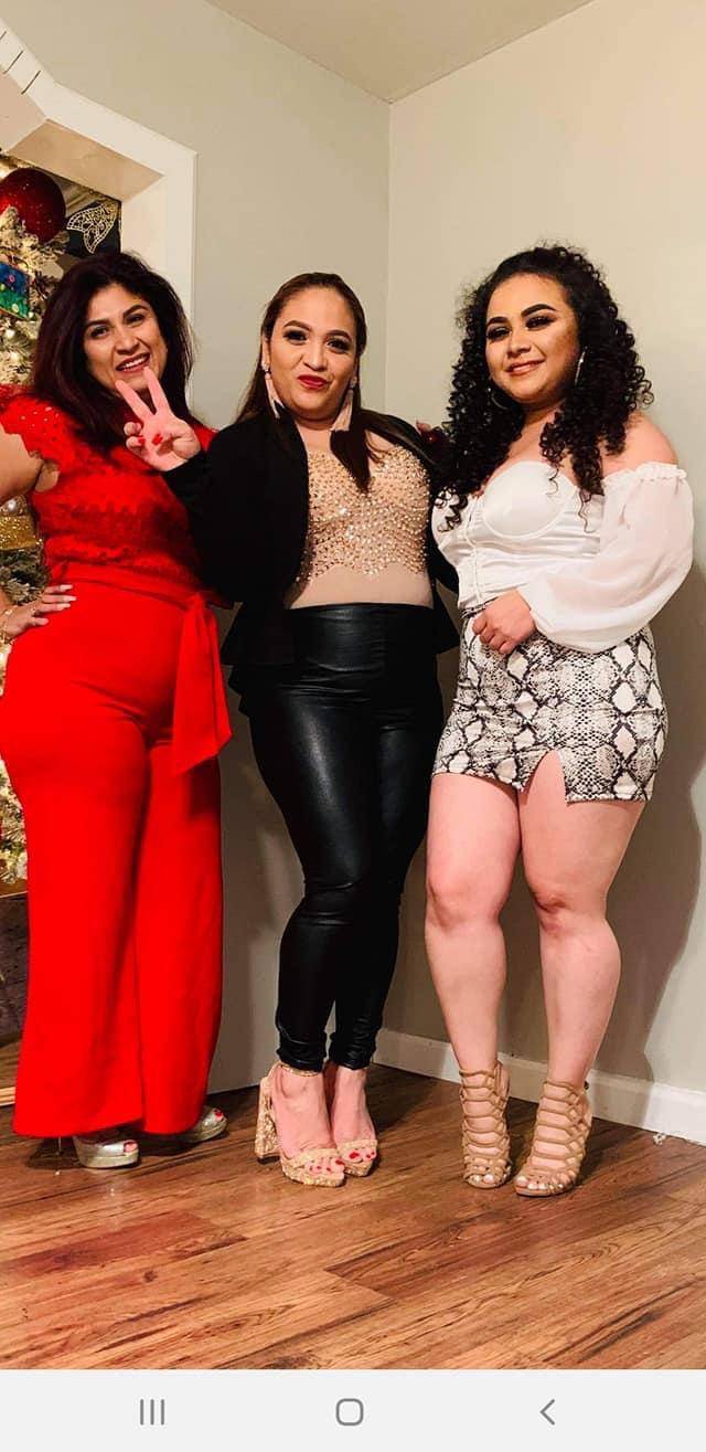 Todos mi Tias un una foto | Scrolller