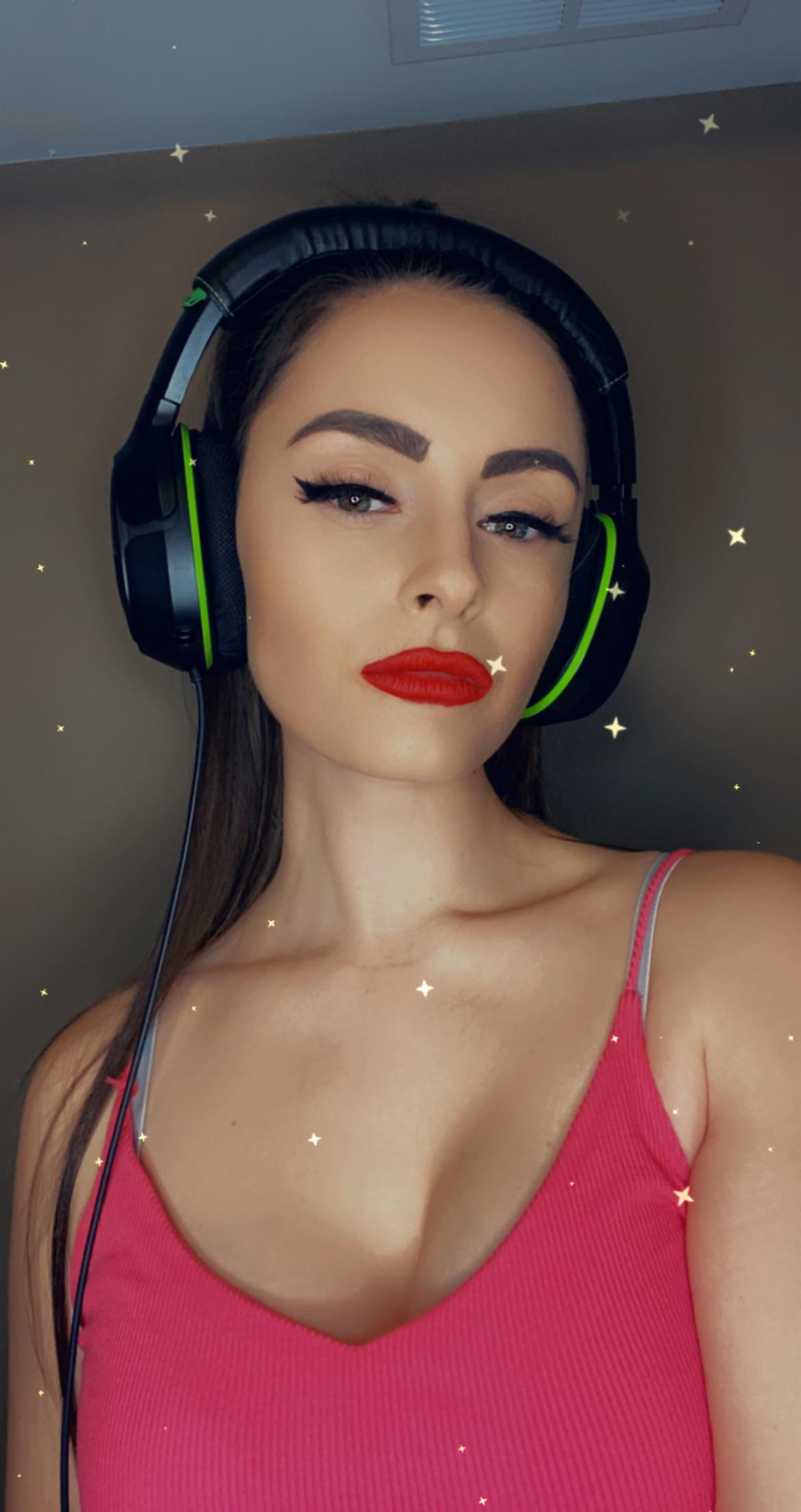 Always on the hunt for more gamer friends ️ what’s your favourite game right now? | Scrolller