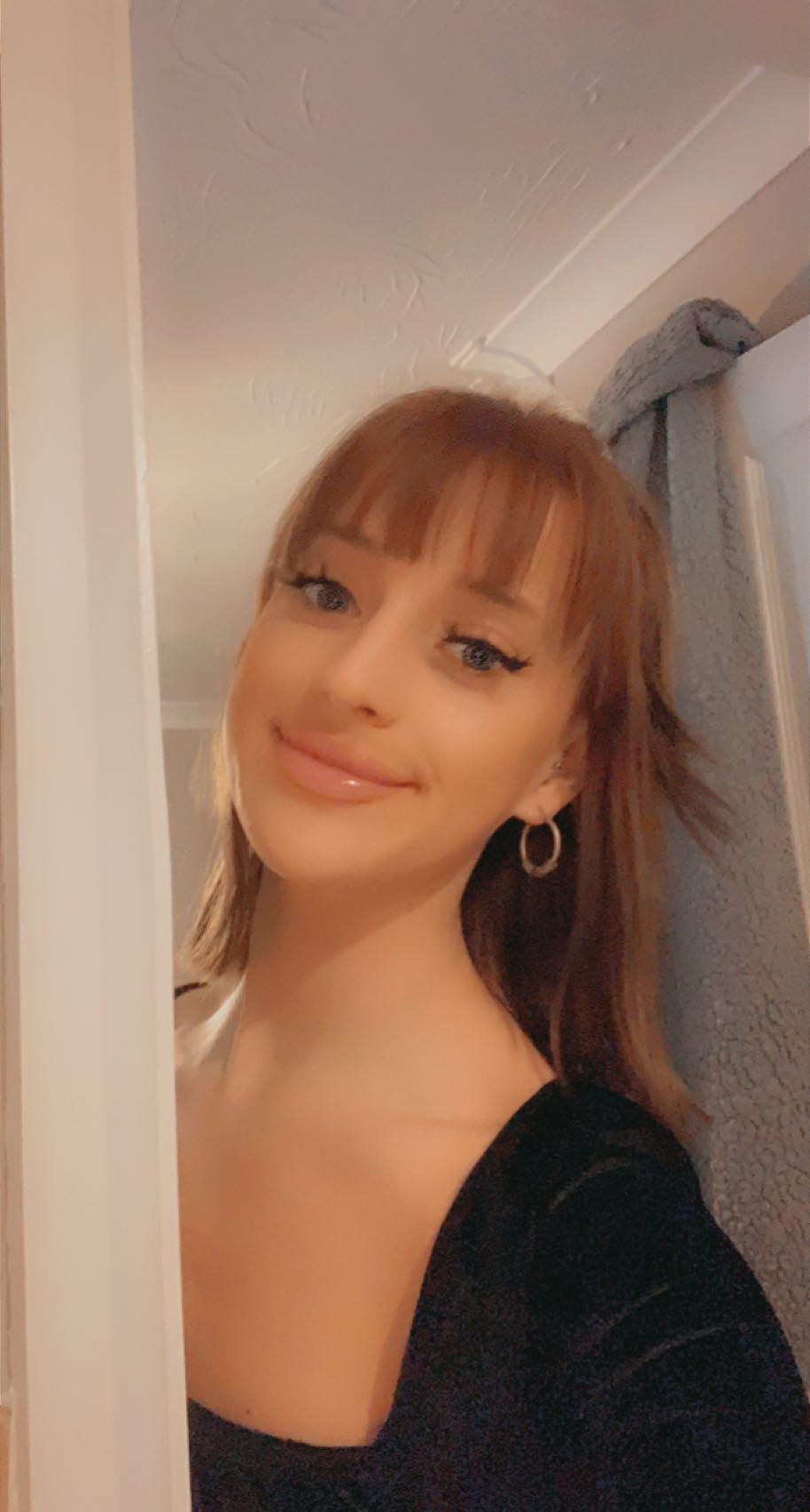 Am I hot? F21 | Scrolller