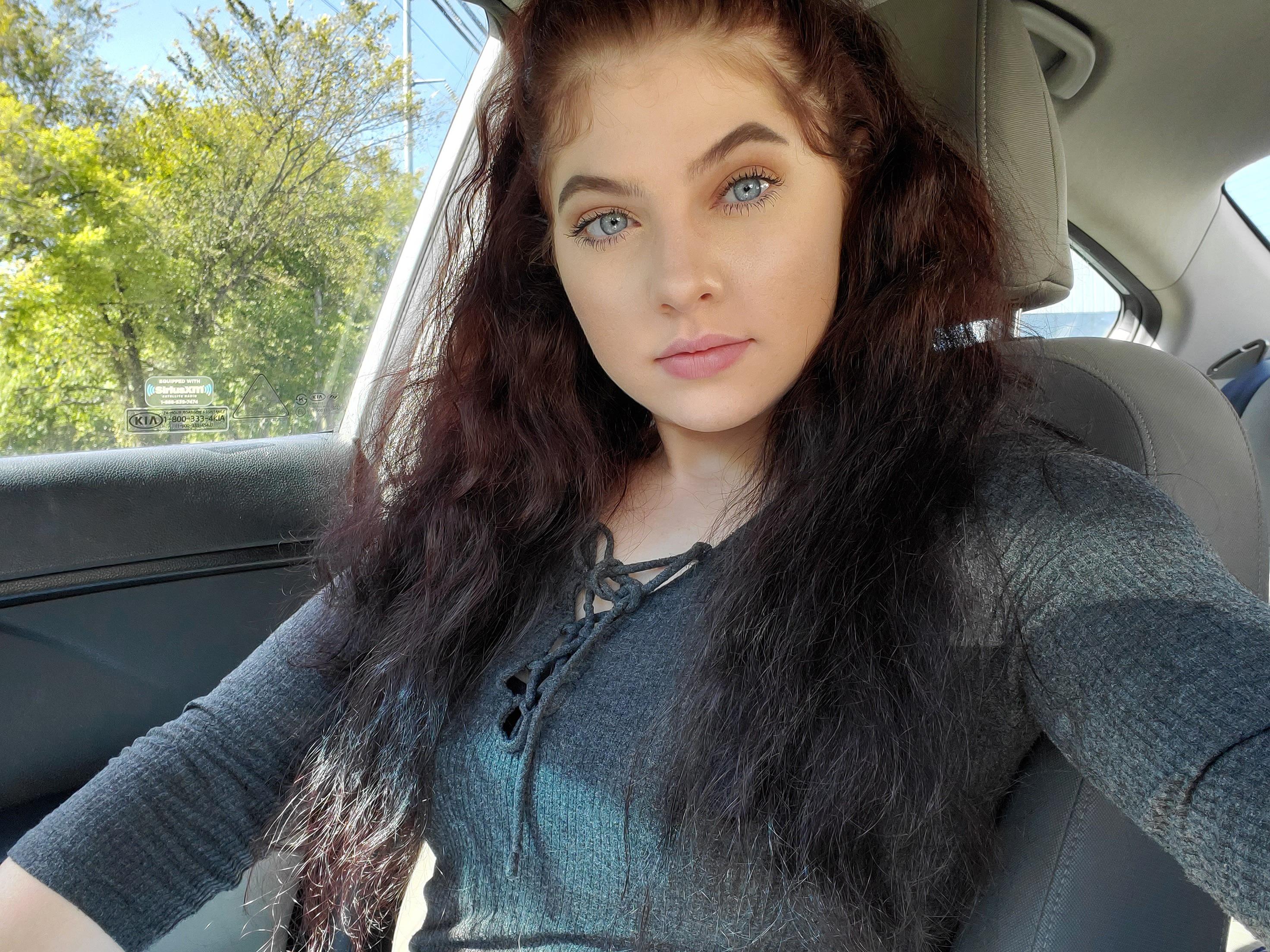 Am I hot? F24 | Scrolller