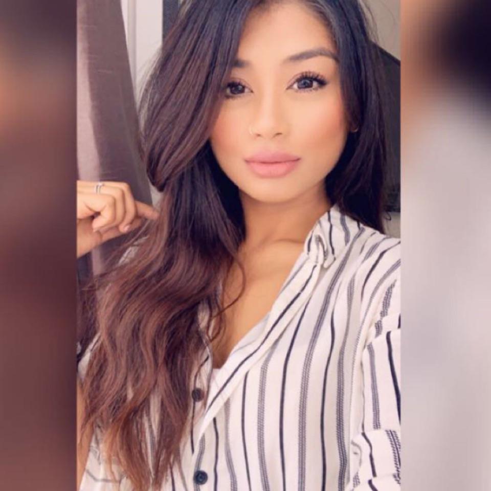 Am I hot (f28) | Scrolller