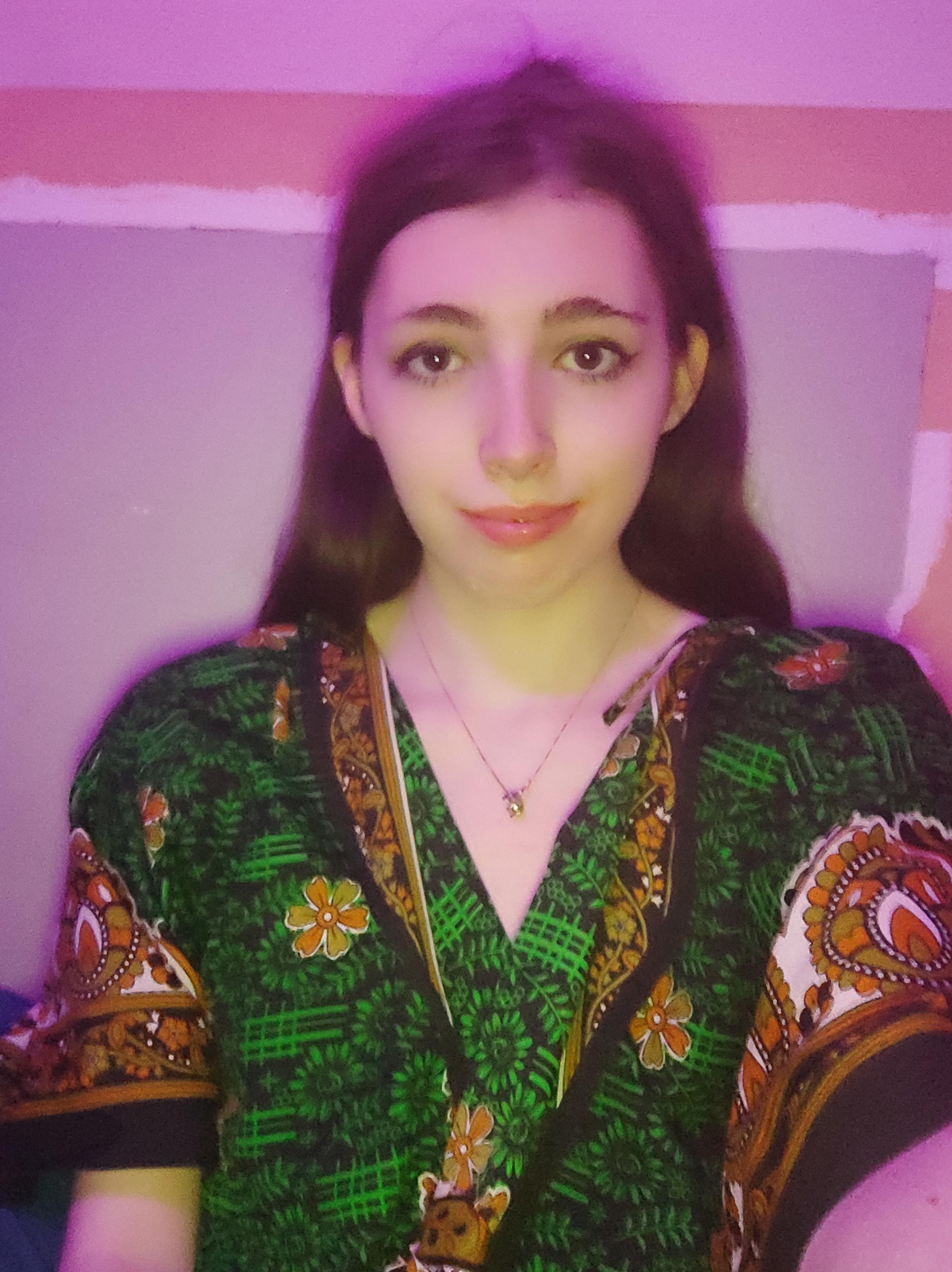 Am I pretty enough to trap you? 🥺 | Scrolller