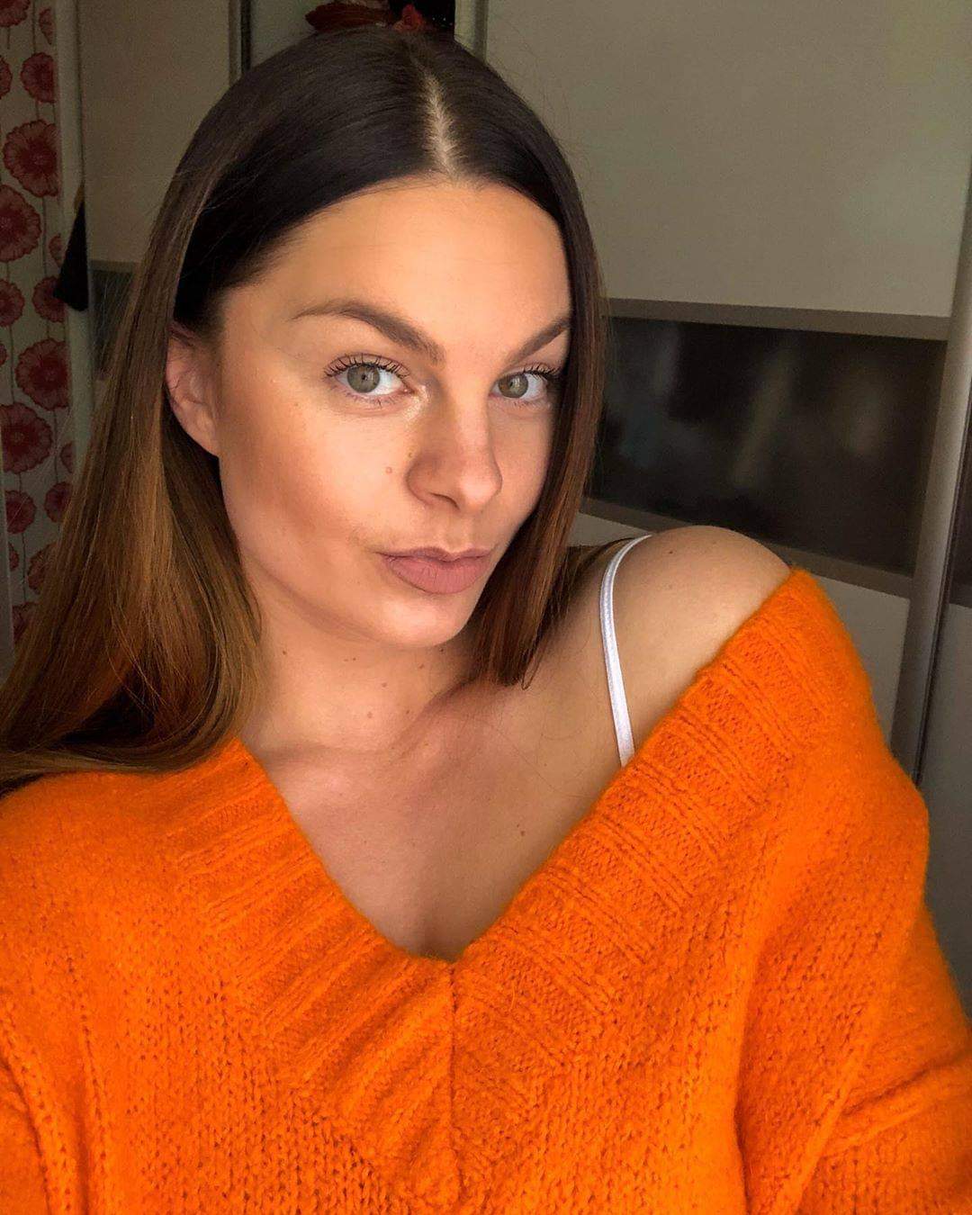 Am I pretty ? 'F25' | Scrolller