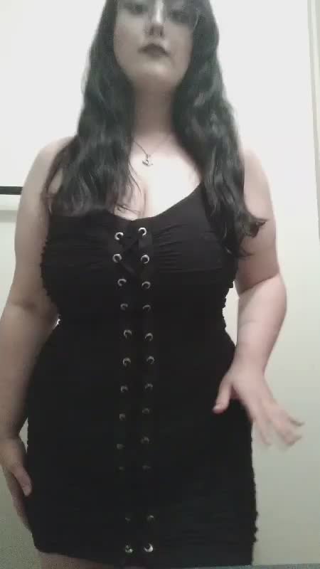 Am I too chubby for this dress🤕 | Scrolller