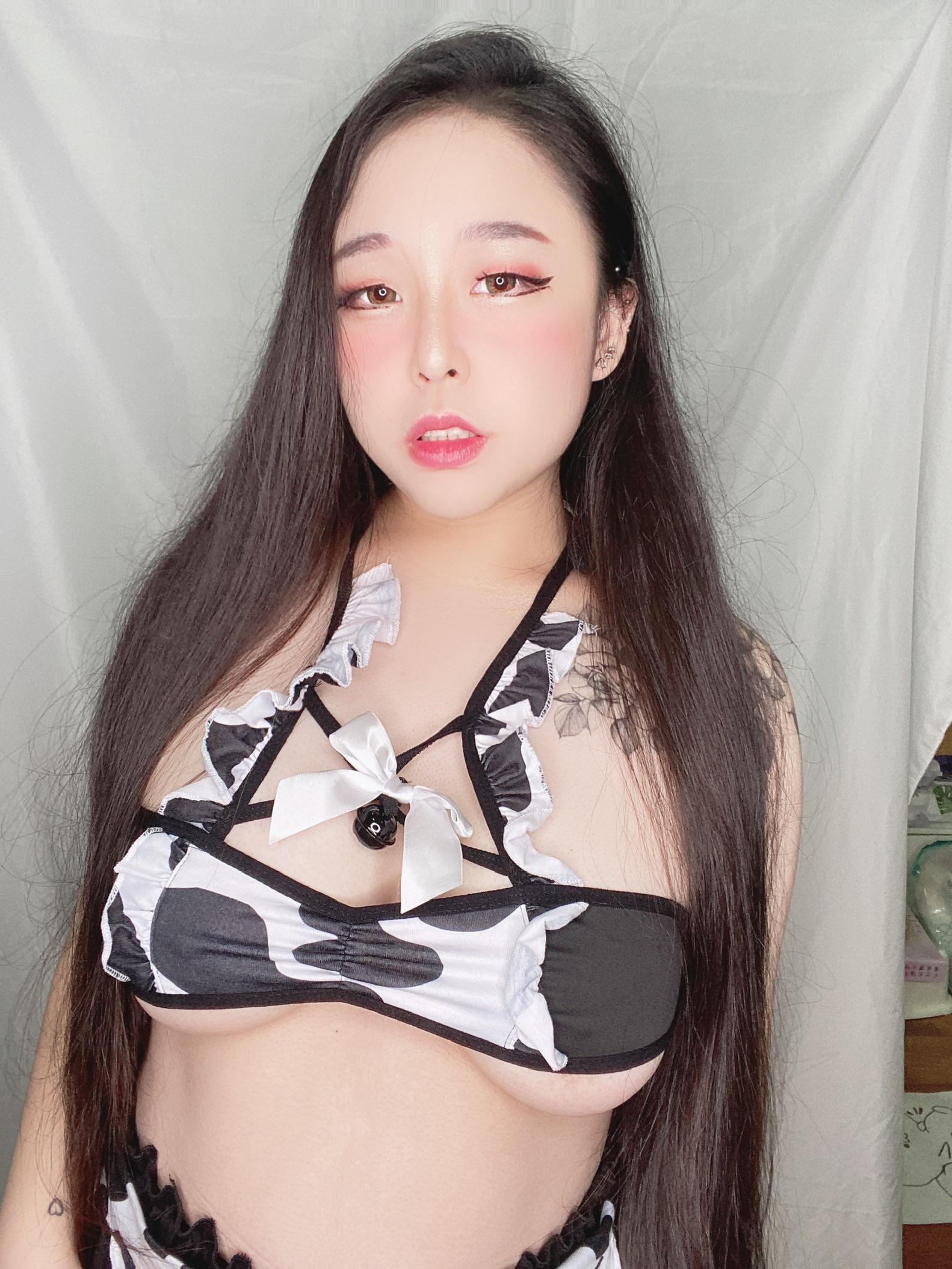 Am I your favourite cow? 🐄 | Scrolller