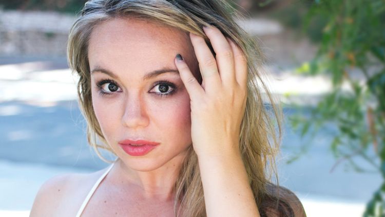 Amanda Fuller | Scrolller