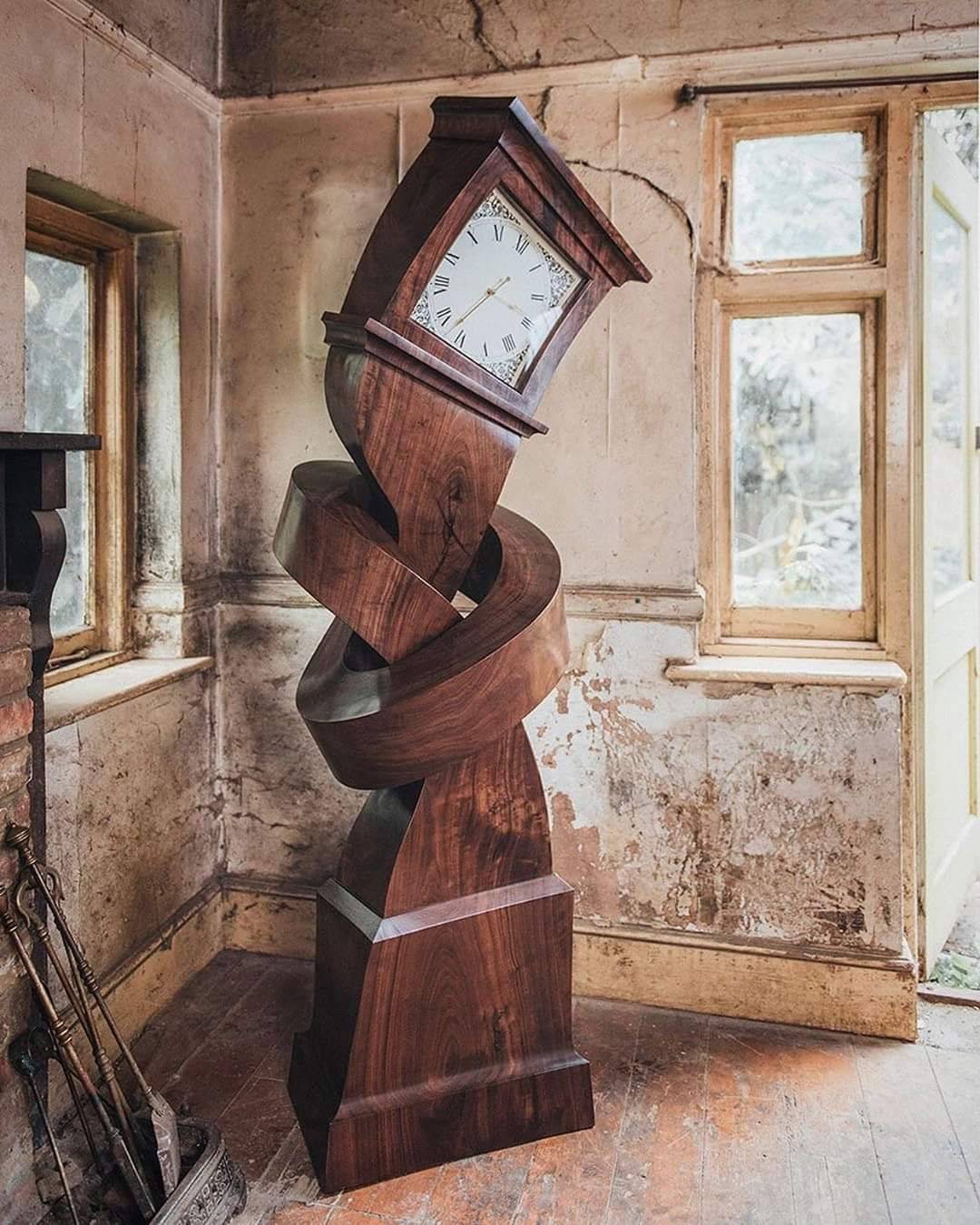 Amazing grandfather clock. | Scrolller