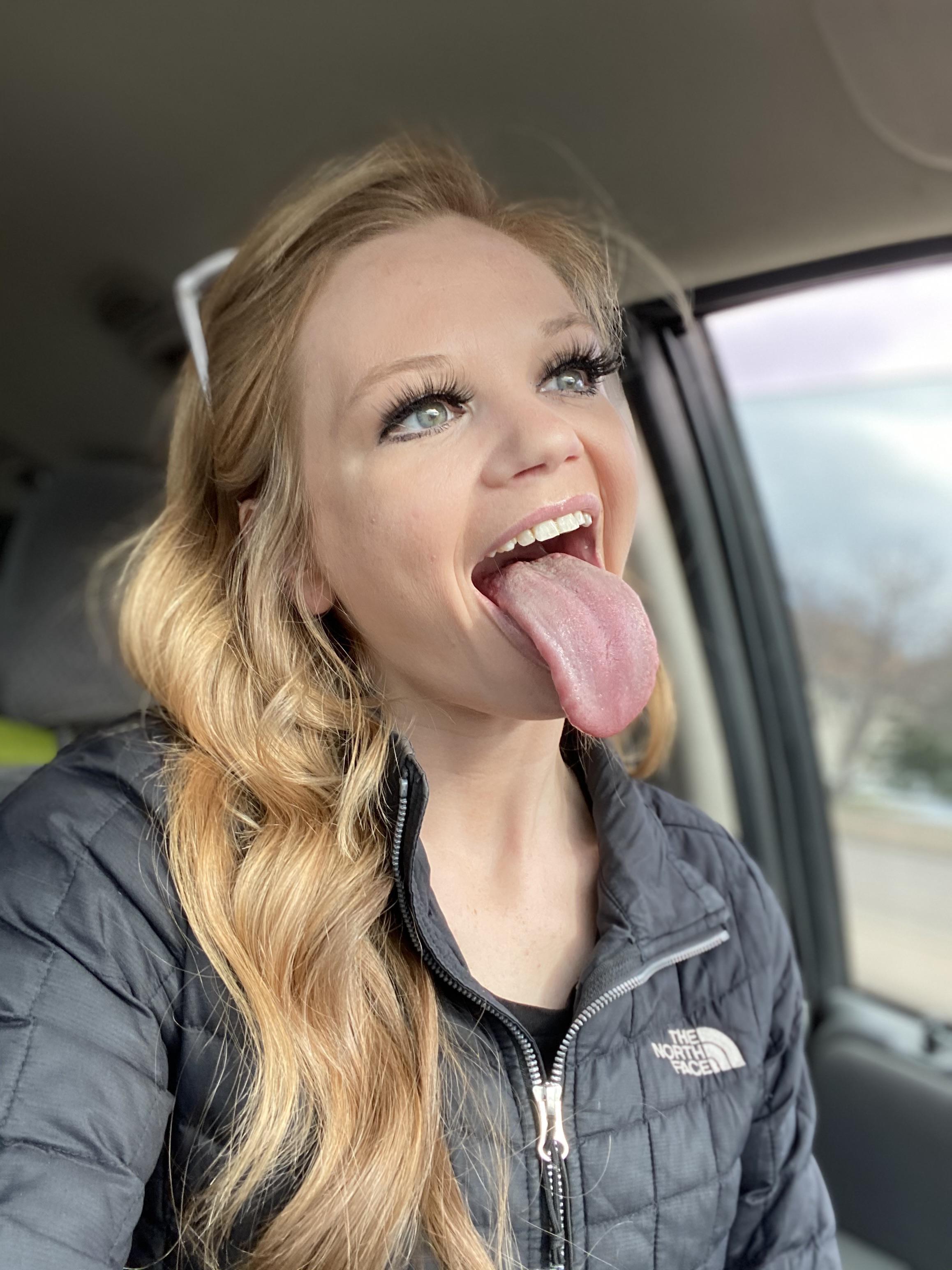 Amazing Tongue Scrolller