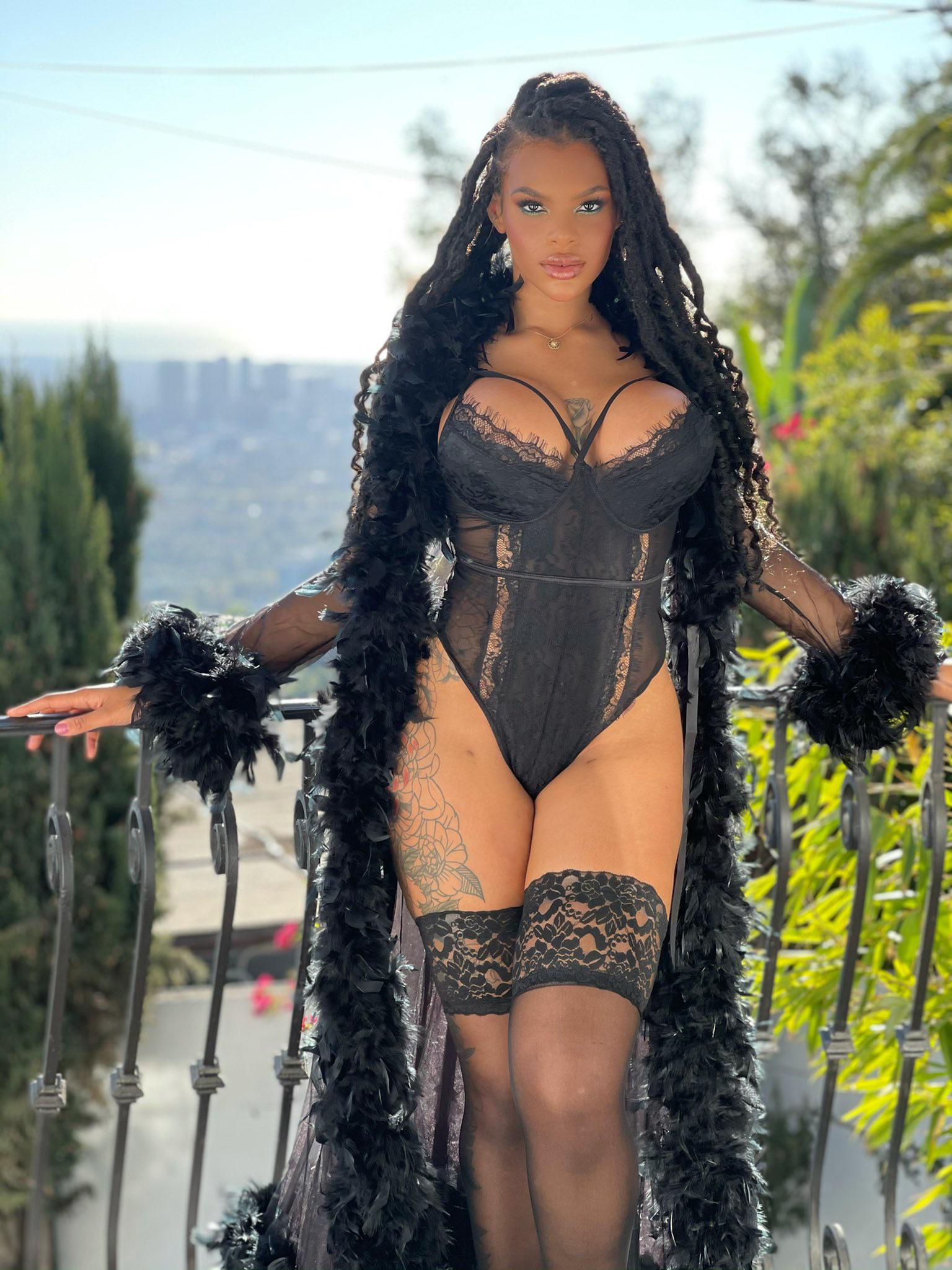 Amazonian Princess 🖤 | Scrolller