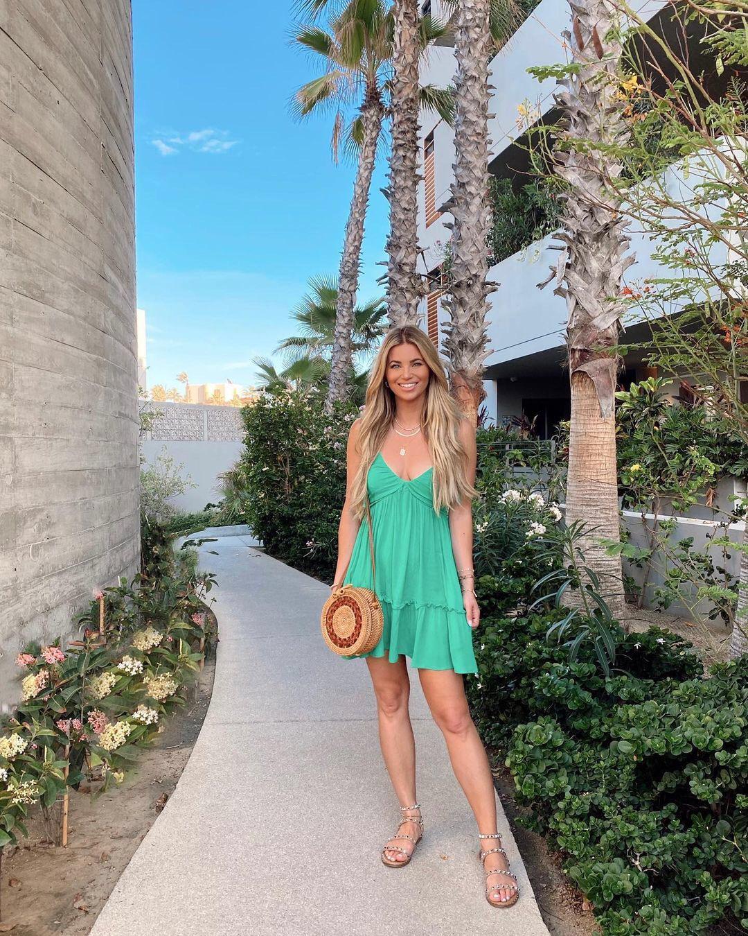 Amber Lancaster | Scrolller