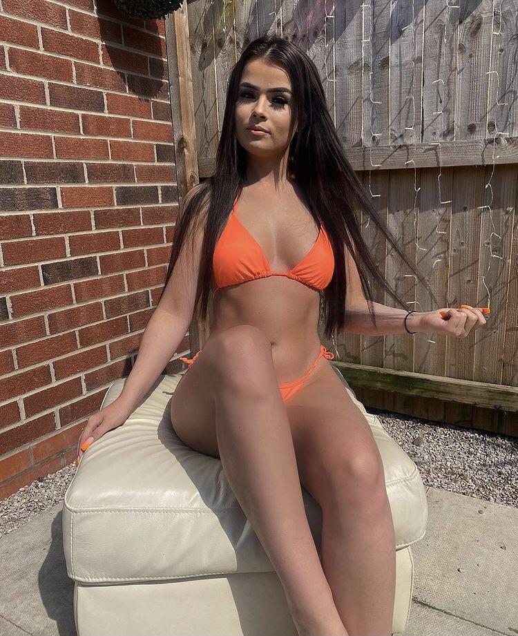 Amy in her orange bikini | Scrolller