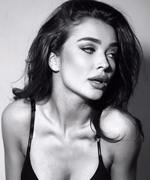 Amy Jackson From IG | Scrolller