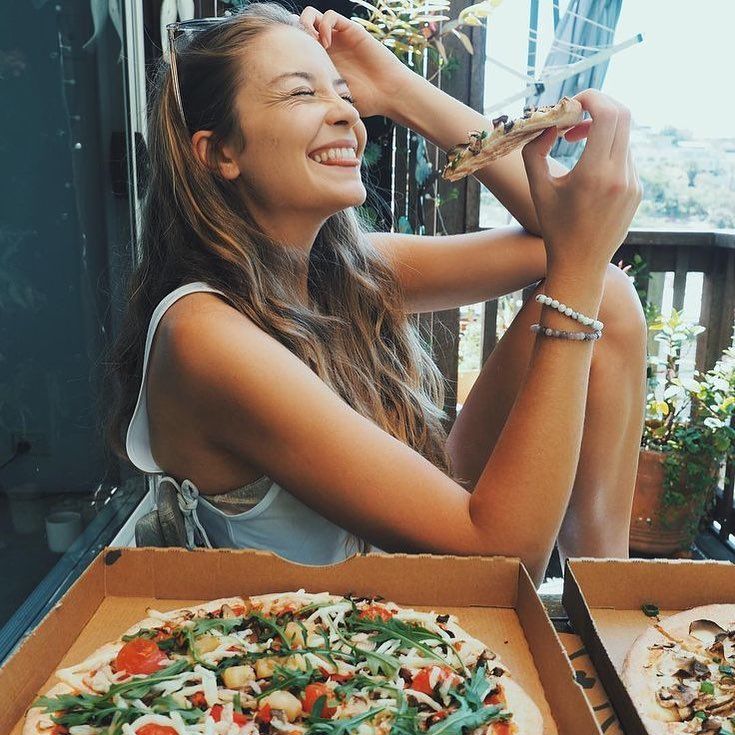 An apparently hilarious pizza | Scrolller