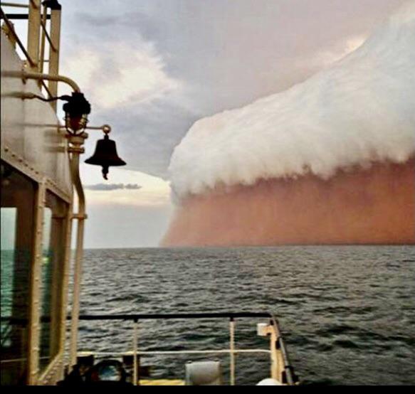 An Australian dust storm that looks like a giant mug of beer | Scrolller