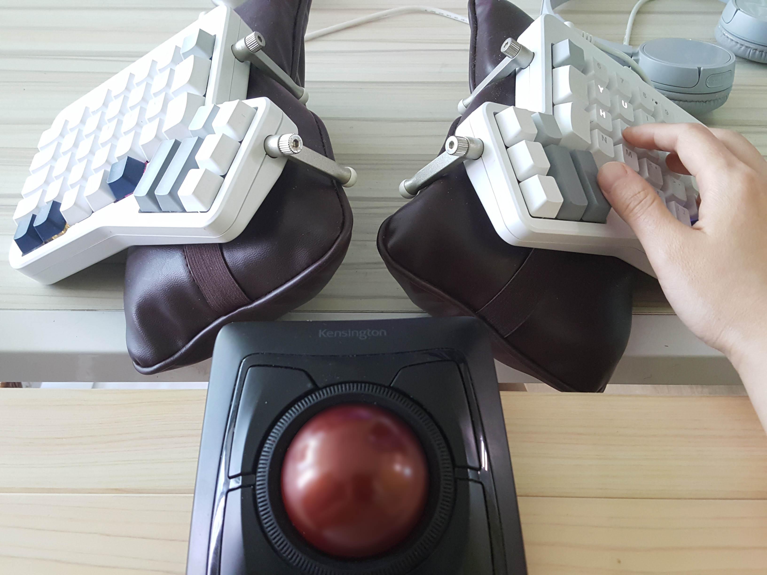 An extreme tilt setup with a wrist support plank | Scrolller