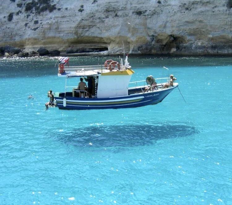 An optical illusion created by extremely clear water. | Scrolller