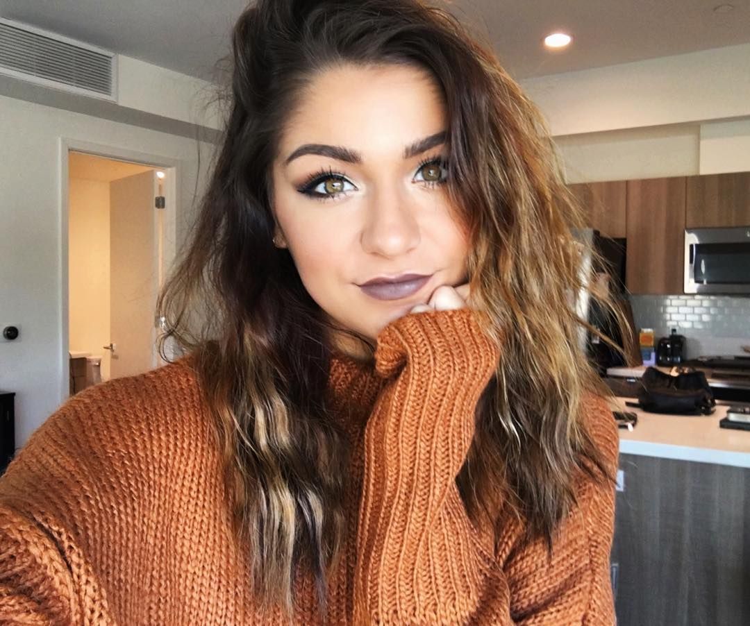 Andrea Russett [irtr] | Scrolller