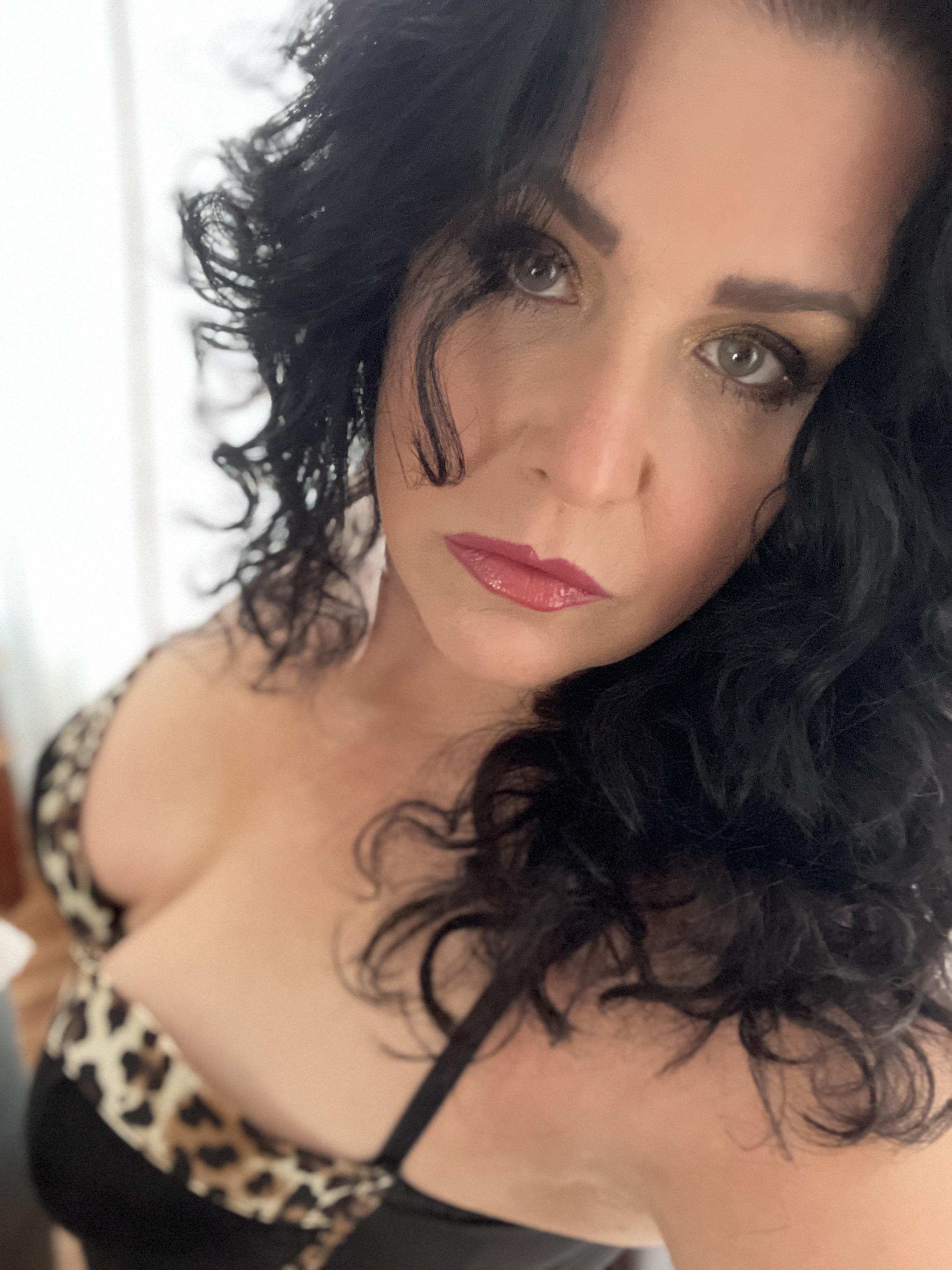 Animal +milf+selfie = animilfie? (54) | Scrolller