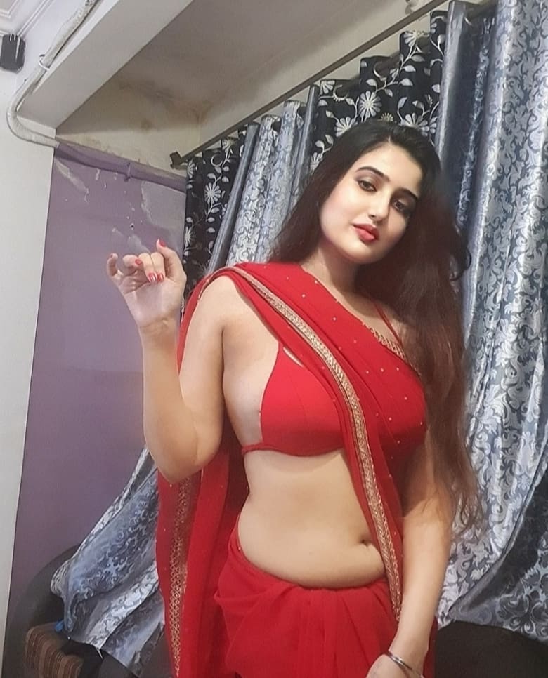 Aniza in red Saree.. | Scrolller