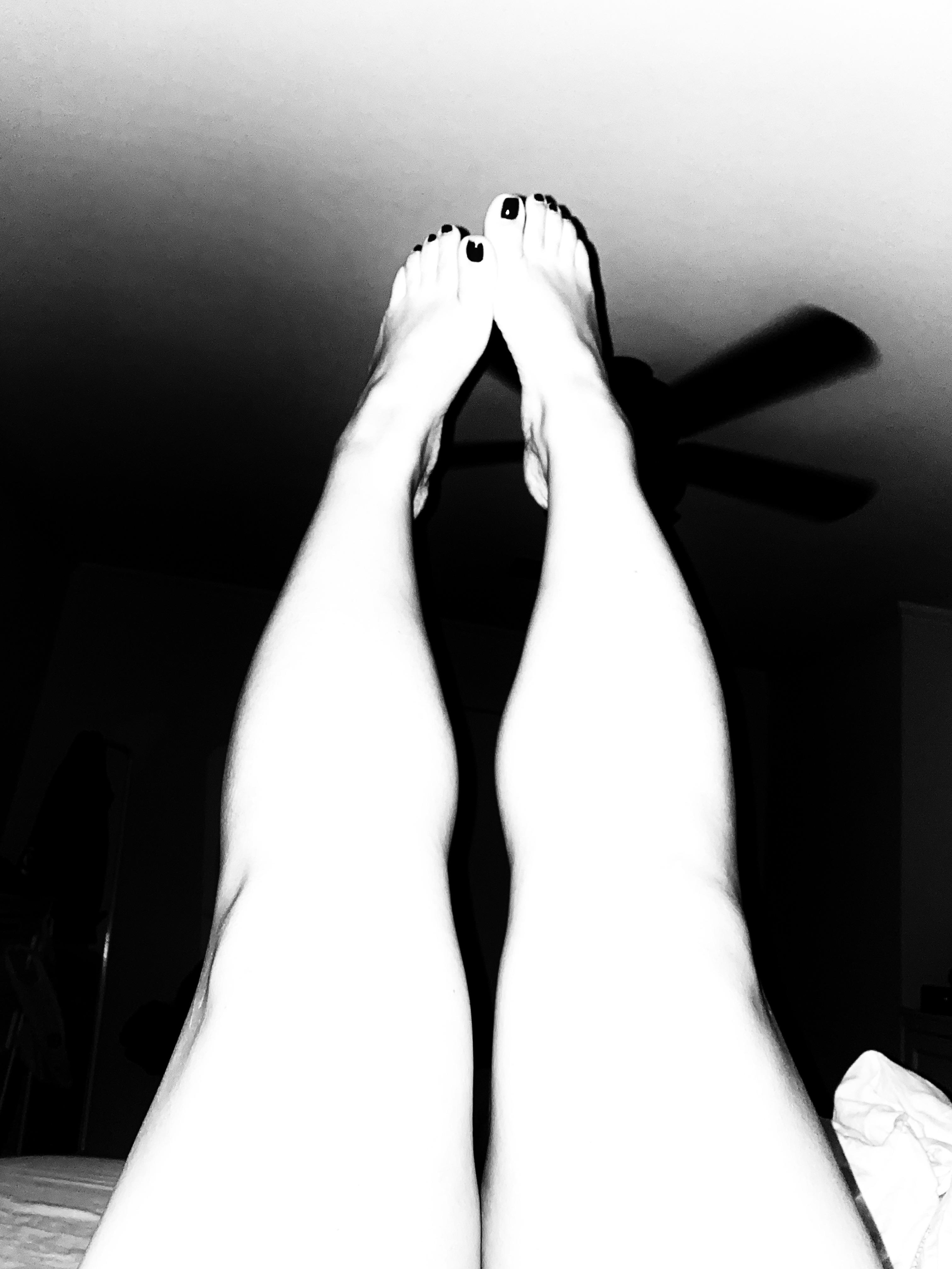 Ankles made for hands to grip... | Scrolller