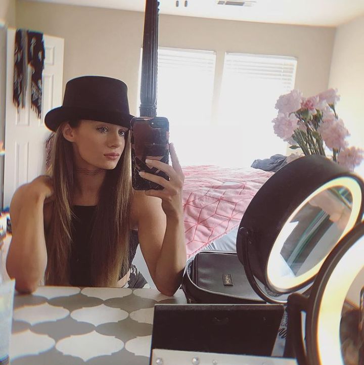 Anna Jay | Scrolller