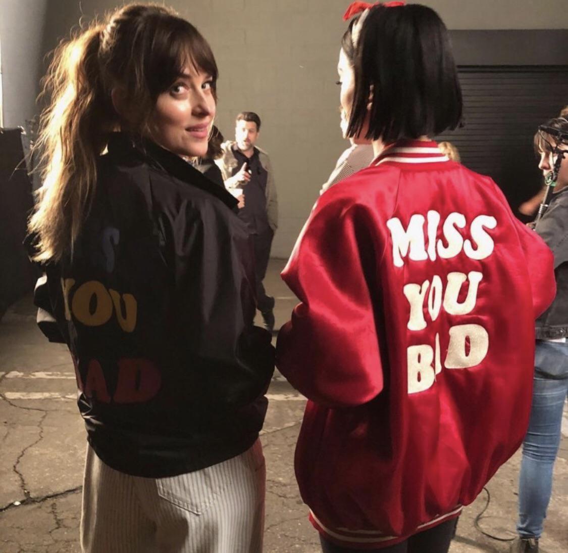 Annie and Dakota Johnson behind the scenes of the Nowhere Inn | Scrolller