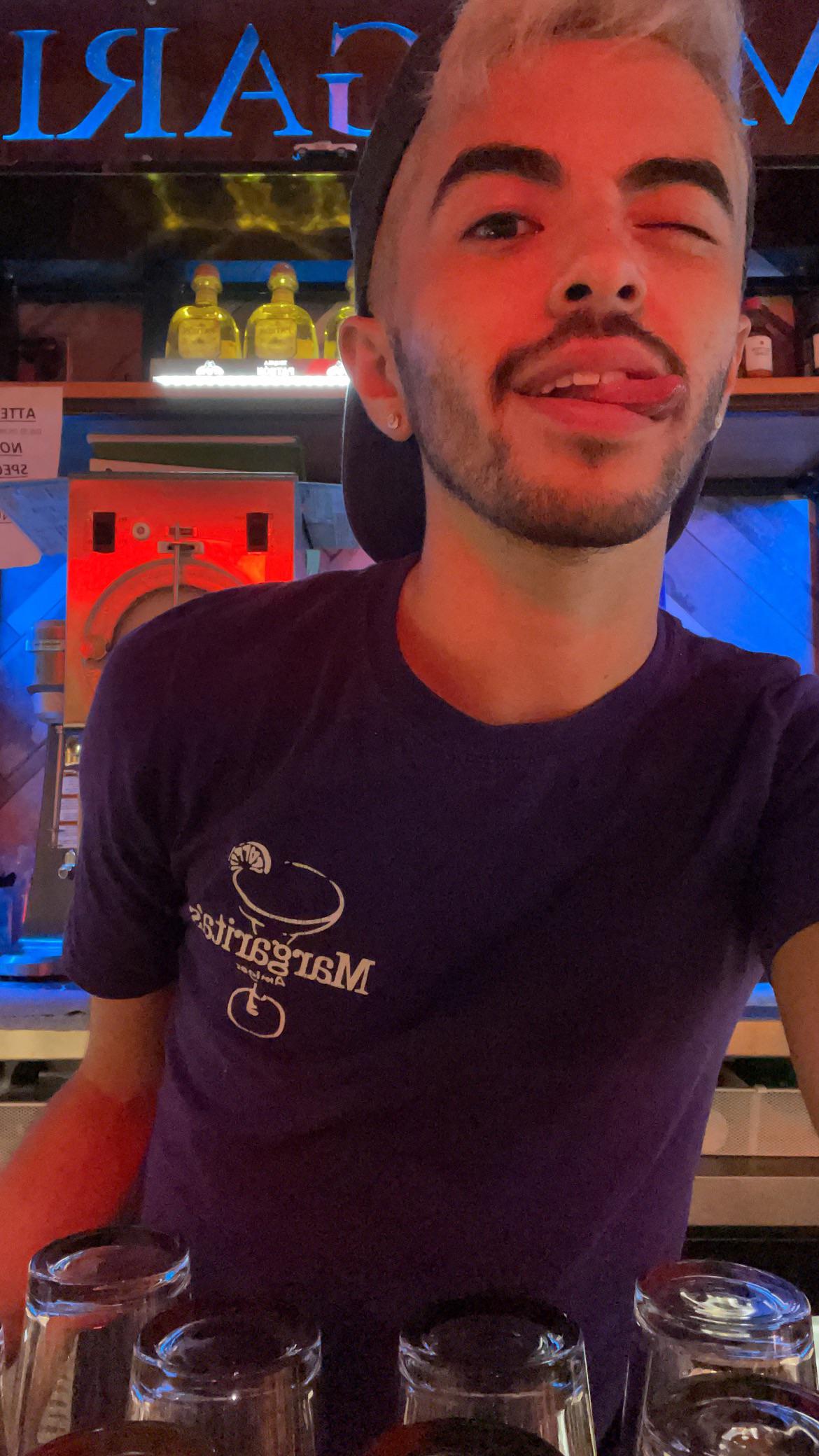 Another day at work behind the bar | Scrolller