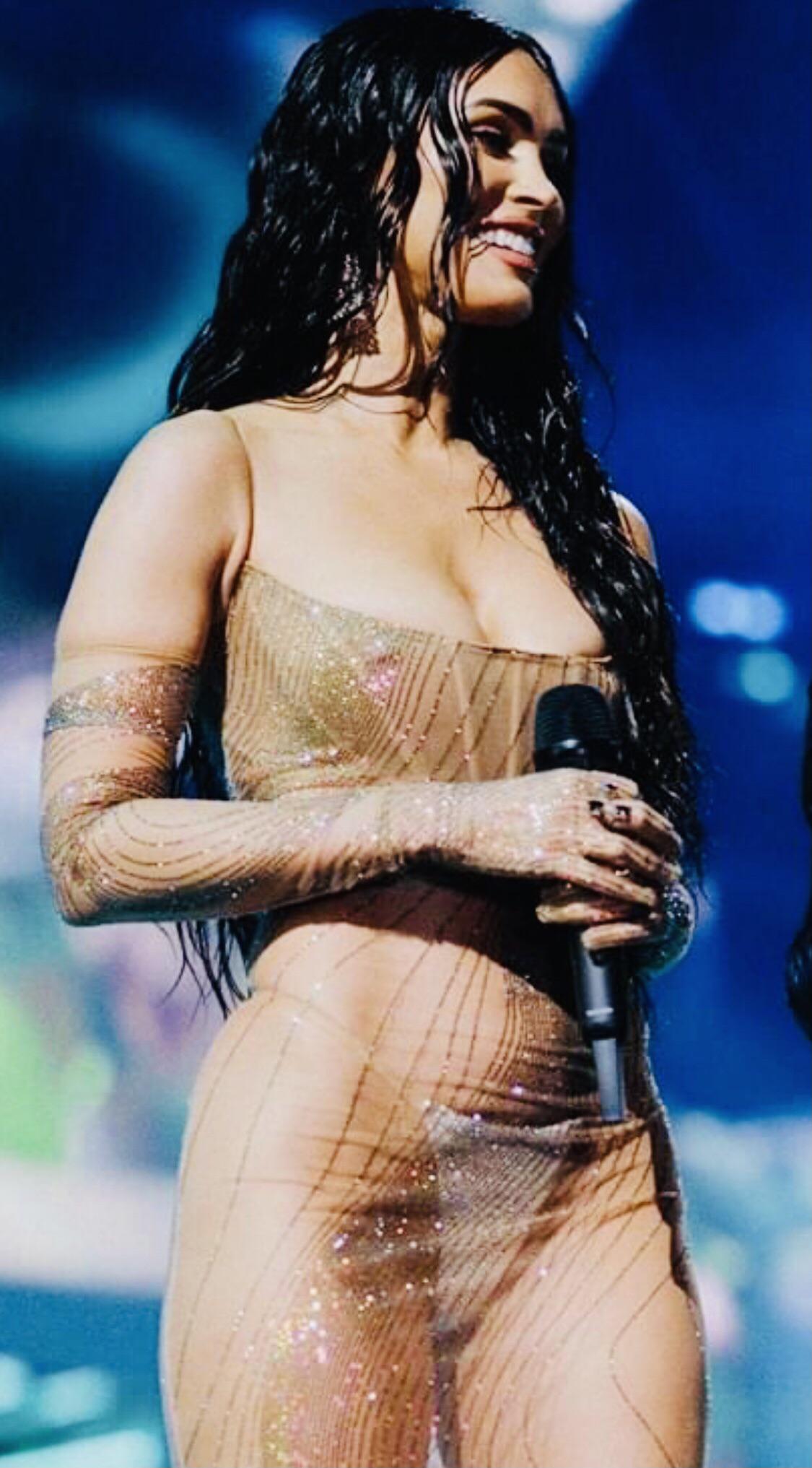 Another Different Pic from VMA 21, HQ | Scrolller