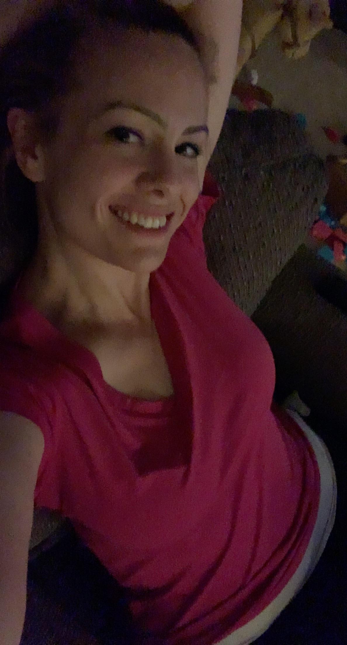 Another late night Selfie. Up late with my thoughts and doing laundry. 😂 | Scrolller