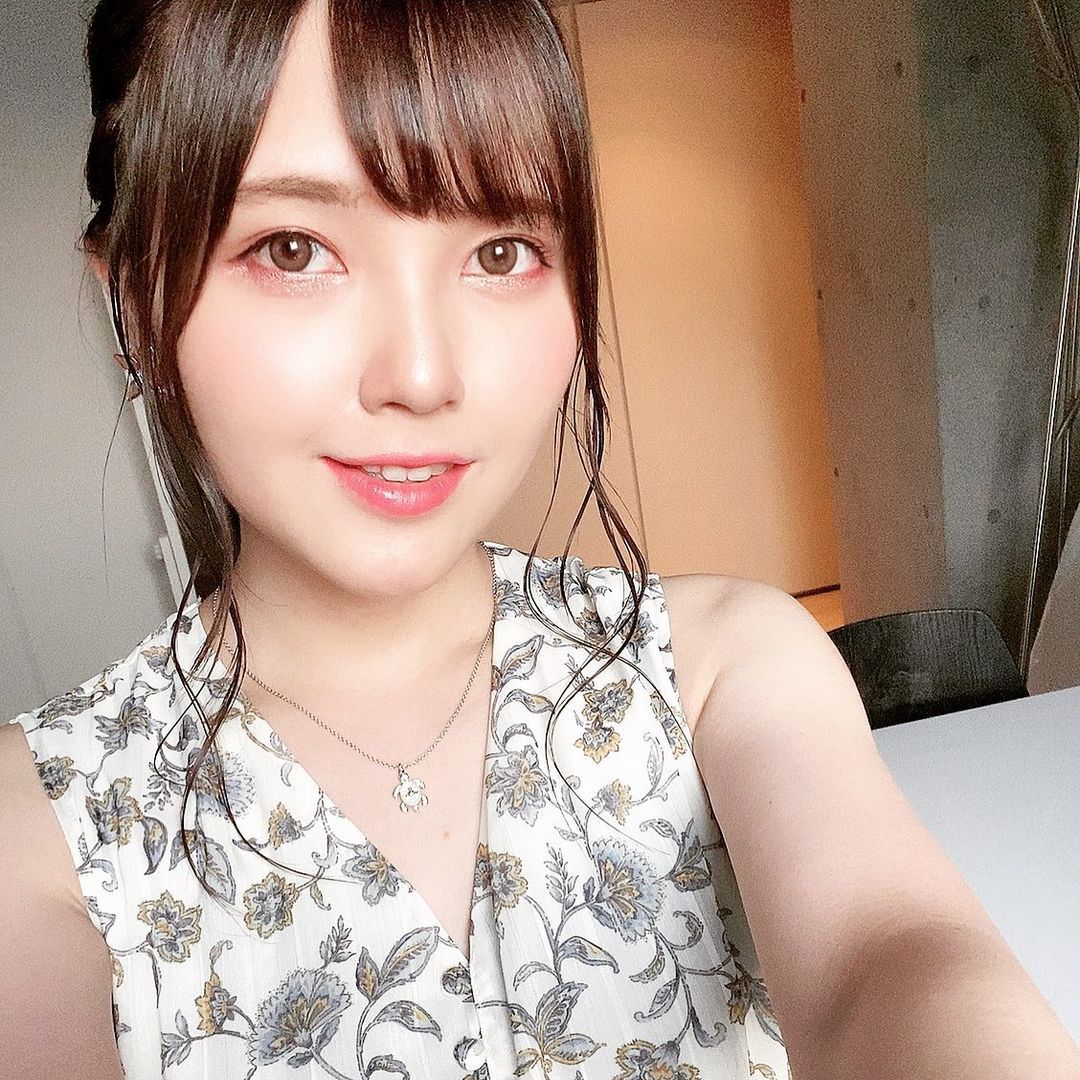 Another Selca from Kito Akari | Scrolller