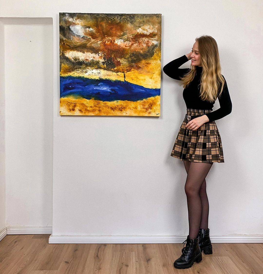 Antonia Elisa | Scrolller