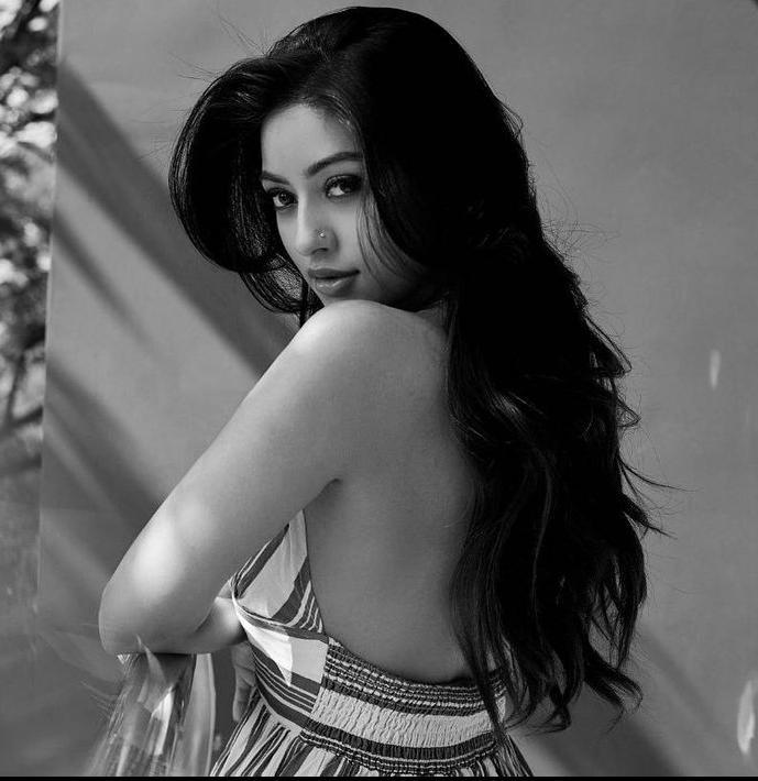 Anu Emanuel | Scrolller