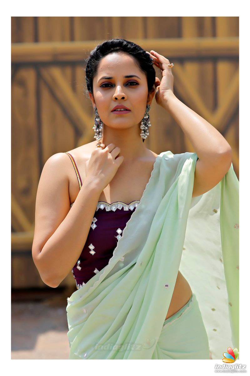 Anu hottie in Saree! | Scrolller