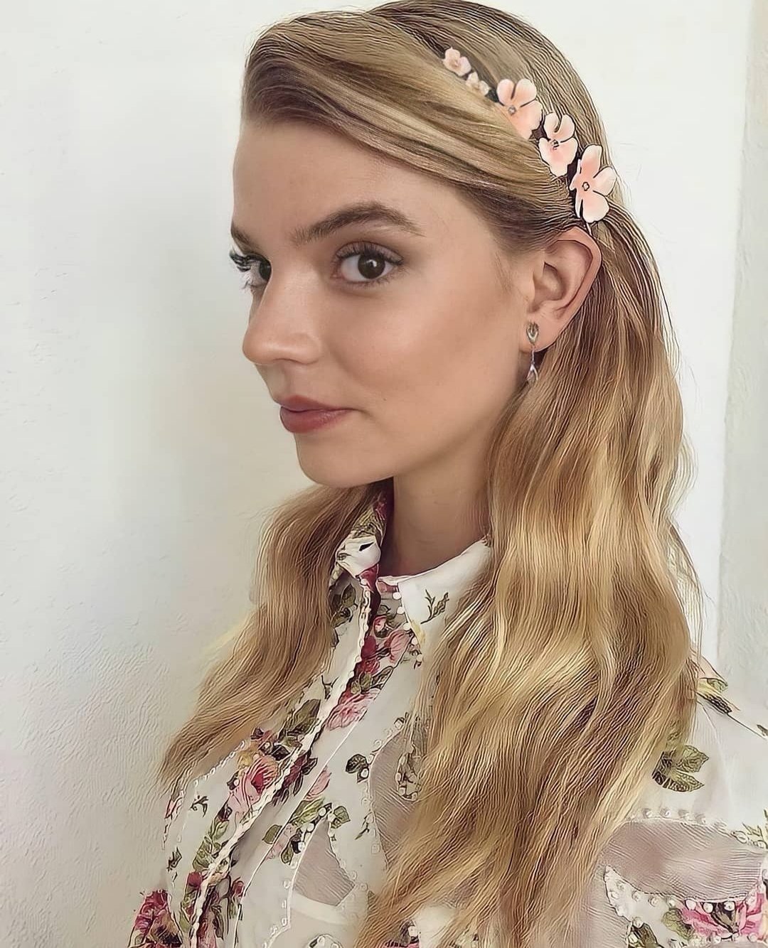 Anya Taylor Joy Scrolller